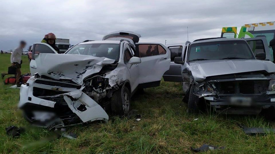 Ruta 11: Seis heridos al chocar de frente 2 autos, cerca de Mar de Ajó