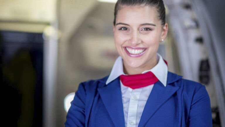 Requisitos para ser azafata y cuánto gana en Argentina 2022