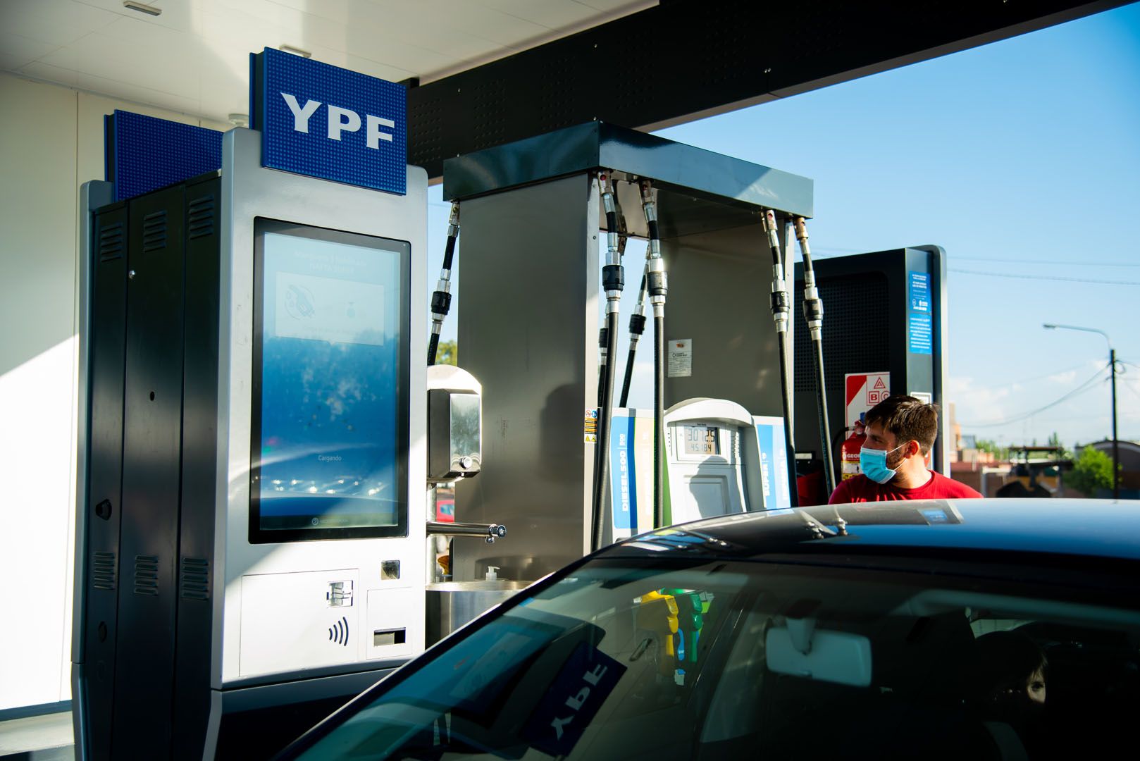 La Plata: YPF inauguró la primer estación de servicio "del futuro" ¿De ...