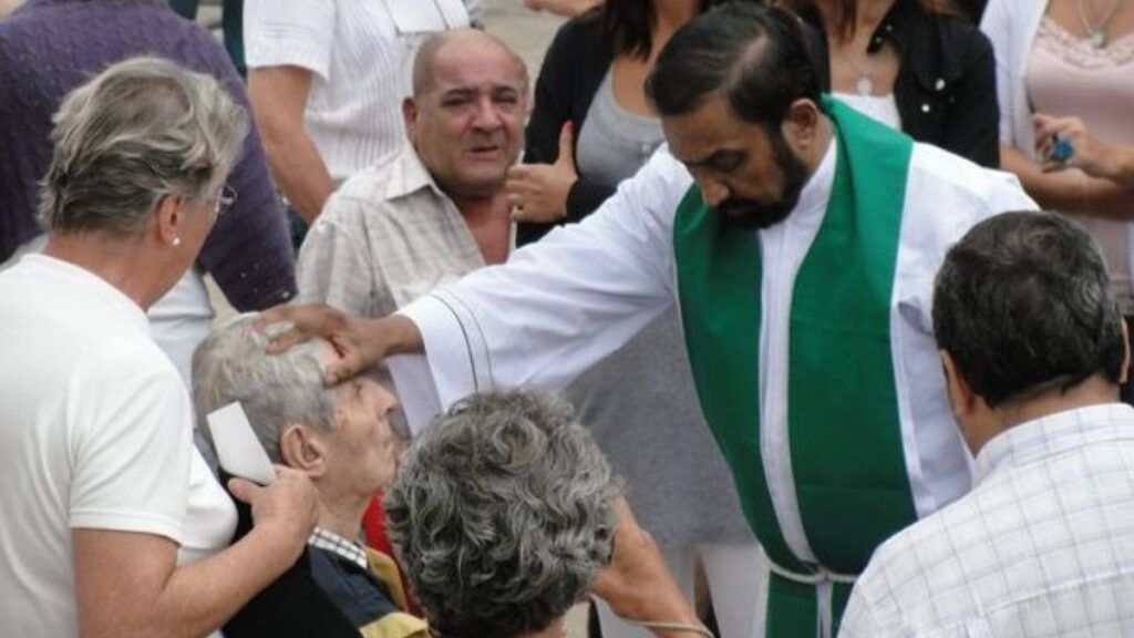 Padre Ignacio, el famoso cura sanador: ¿Dónde está y cómo sacar turno?